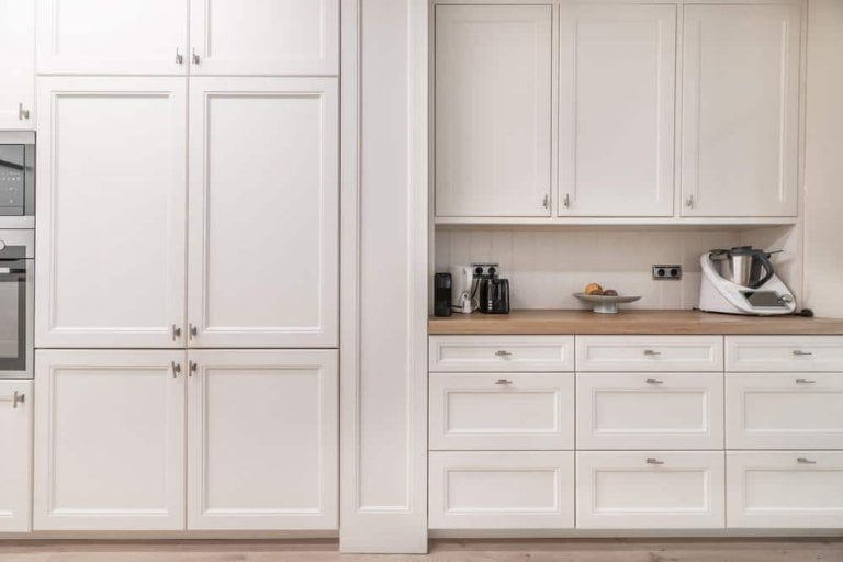 20+ Inspiring White Shaker Cabinet Ideas for Kitchen Remodel