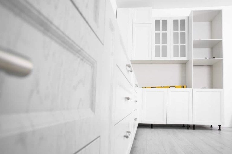 20+ Inspiring White Shaker Cabinet Ideas for Kitchen Remodel